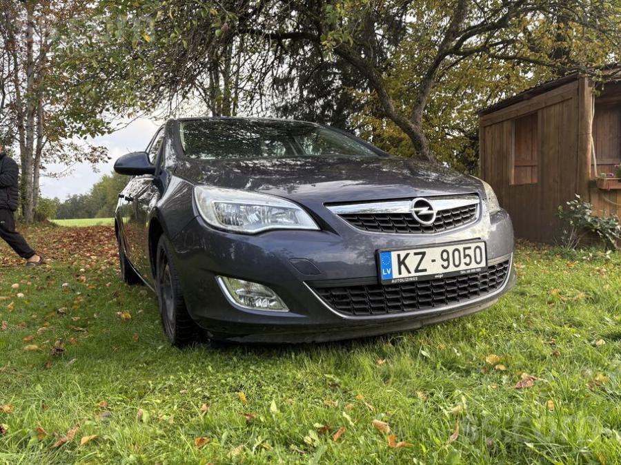 Zils Opel Astra 2010 Tukums, ar dzinēja tilpumu 1.70 L un nobraukumu 367 tūkst. km par 2000 €, foto 3 vietnē AUTOMOTO.COM.LV