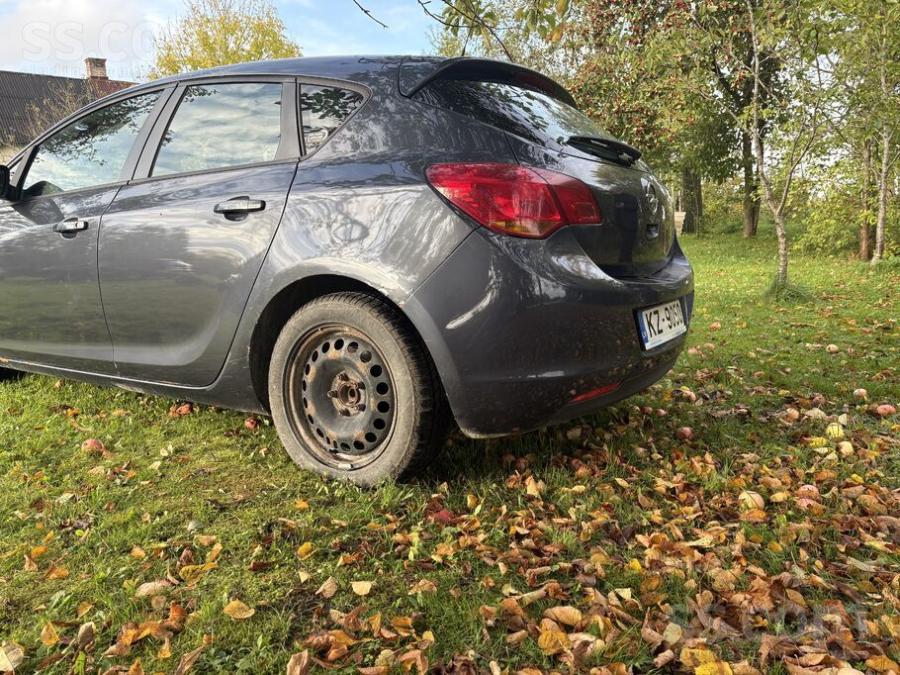 Zils Opel Astra 2010 Tukums, ar dzinēja tilpumu 1.70 L un nobraukumu 367 tūkst. km par 2000 €, foto 4 vietnē AUTOMOTO.COM.LV
