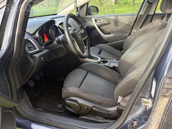 Blue Opel Astra 2010 in Tukums, with an engine capacity of 1.70 L and mileage of 367 thousand km for 2000 €, photo 6 on AUTOMOTO.COM.LV