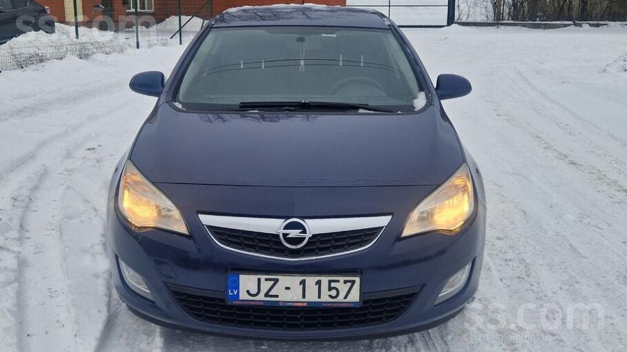 Blue Opel Astra 2011 in Riga, with an engine capacity of 1.70 L and mileage of 0 thousand km for 1570 €, photo 3 on AUTOMOTO.COM.LV
