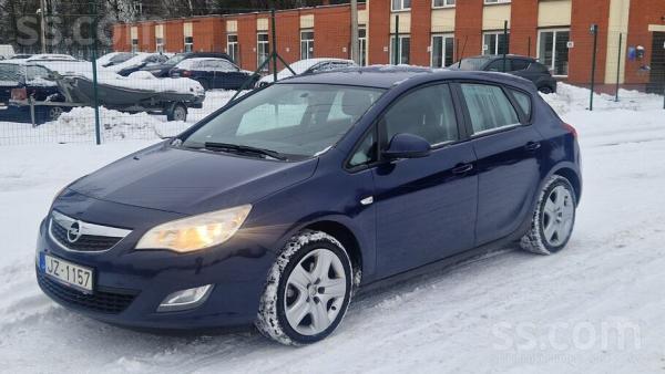Blue Opel Astra 2011 in Riga, with an engine capacity of 1.70 L and mileage of 0 thousand km for 1570 €, photo 4 on AUTOMOTO.COM.LV