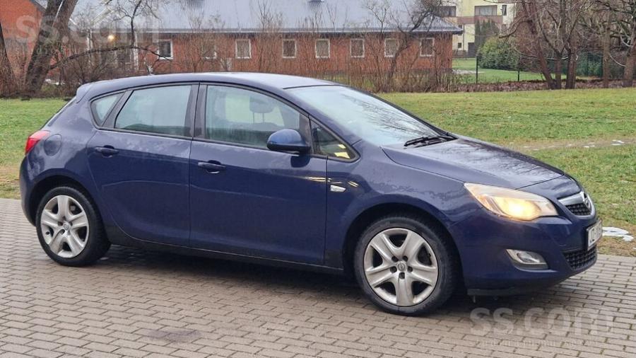 Blue Opel Astra 2011 in Riga, with an engine capacity of 1.70 L and mileage of 0 thousand km for 1570 €, photo 7 on AUTOMOTO.COM.LV