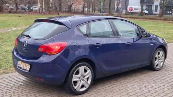Blue Opel Astra 2011 in Riga, with an engine capacity of 1.70 L and mileage of 0 thousand km for 1570 €, photo 8 on AUTOMOTO.COM.LV