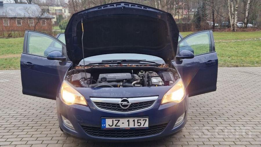 Blue Opel Astra 2011 in Riga, with an engine capacity of 1.70 L and mileage of 0 thousand km for 1570 €, photo 11 on AUTOMOTO.COM.LV