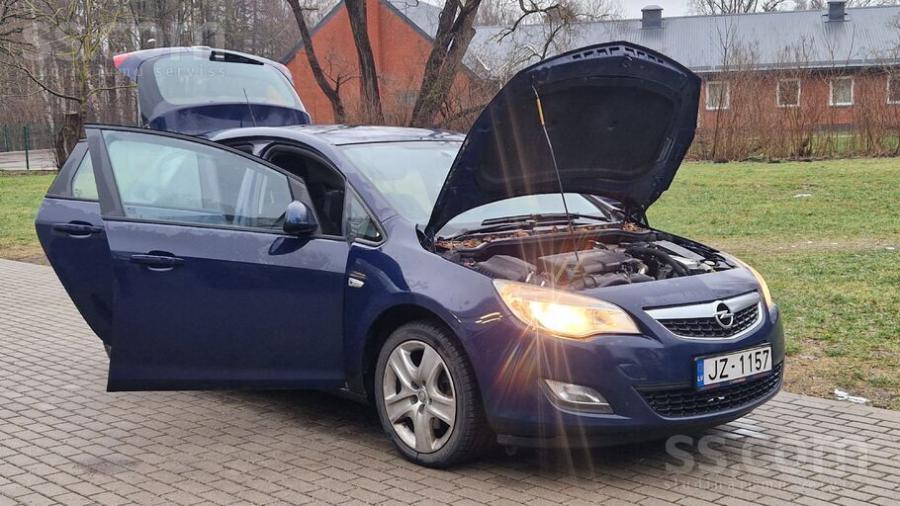 Blue Opel Astra 2011 in Riga, with an engine capacity of 1.70 L and mileage of 0 thousand km for 1570 €, photo 12 on AUTOMOTO.COM.LV