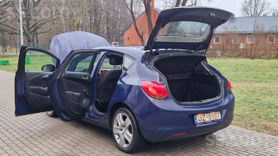 Blue Opel Astra 2011 in Riga, with an engine capacity of 1.70 L and mileage of 0 thousand km for 1570 €, photo 14 on AUTOMOTO.COM.LV