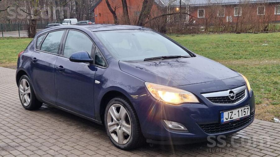 Blue Opel Astra 2011 in Riga, with an engine capacity of 1.70 L and mileage of 0 thousand km for 1570 €, photo 16 on AUTOMOTO.COM.LV