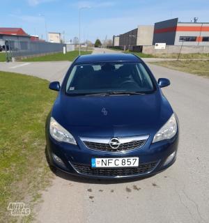 Blue Opel Astra 2011 in Panevezys, with an engine capacity of 1.70 L and mileage of 233 thousand km for 2700 €, photo 3 on AUTOMOTO.COM.LV