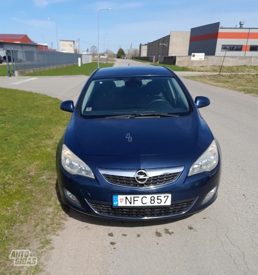Blue Opel Astra 2011 in Panevezys, with an engine capacity of 1.70 L and mileage of 233 thousand km for 2700 €, photo 3 on AUTOMOTO.COM.LV