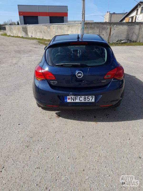 Blue Opel Astra 2011 in Panevezys, with an engine capacity of 1.70 L and mileage of 233 thousand km for 2700 €, photo 3 on AUTOMOTO.COM.LV