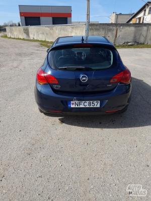 Blue Opel Astra 2011 in Panevezys, with an engine capacity of 1.70 L and mileage of 233 thousand km for 2700 €, photo 4 on AUTOMOTO.COM.LV