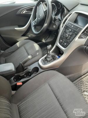 Blue Opel Astra 2011 in Panevezys, with an engine capacity of 1.70 L and mileage of 233 thousand km for 2700 €, photo 6 on AUTOMOTO.COM.LV