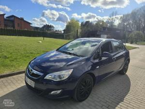 Blue Opel Astra 2011 in Vilnius, with an engine capacity of 1.30 L and mileage of 214 thousand km for 2150 €, photo  on AUTOMOTO.COM.LV