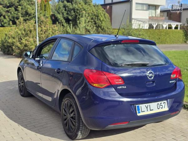 Blue Opel Astra 2011 in Vilnius, with an engine capacity of 1.30 L and mileage of 214 thousand km for 2150 €, photo 3 on AUTOMOTO.COM.LV