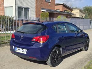 Blue Opel Astra 2011 in Vilnius, with an engine capacity of 1.30 L and mileage of 214 thousand km for 2150 €, photo 6 on AUTOMOTO.COM.LV