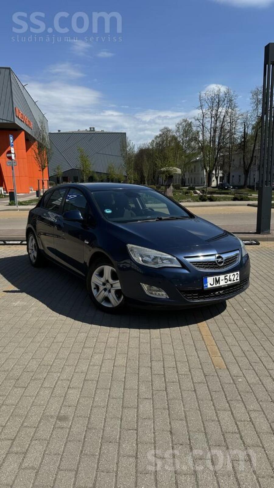 Zils Opel Astra 2011 Rīga, ar dzinēja tilpumu 1.70 L un nobraukumu 286 tūkst. km par 2900 €, foto 1 vietnē AUTOMOTO.COM.LV