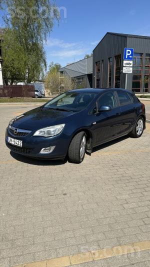 Zils Opel Astra 2011 Rīga, ar dzinēja tilpumu 1.70 L un nobraukumu 286 tūkst. km par 2900 €, foto 4 vietnē AUTOMOTO.COM.LV
