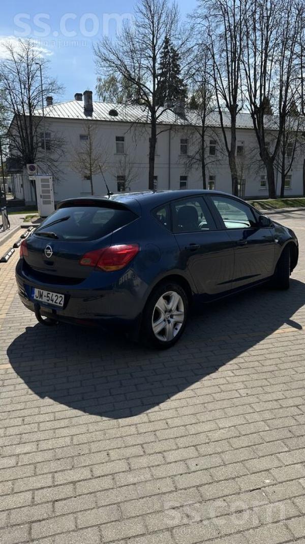 Zils Opel Astra 2011 Rīga, ar dzinēja tilpumu 1.70 L un nobraukumu 286 tūkst. km par 2900 €, foto 6 vietnē AUTOMOTO.COM.LV