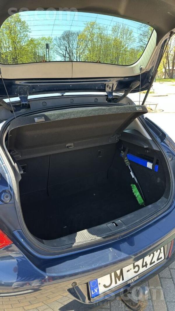 Zils Opel Astra 2011 Rīga, ar dzinēja tilpumu 1.70 L un nobraukumu 286 tūkst. km par 2900 €, foto 7 vietnē AUTOMOTO.COM.LV