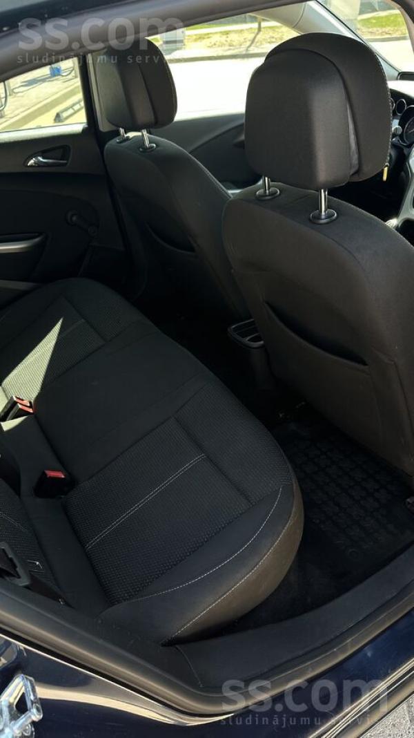 Zils Opel Astra 2011 Rīga, ar dzinēja tilpumu 1.70 L un nobraukumu 286 tūkst. km par 2900 €, foto 8 vietnē AUTOMOTO.COM.LV
