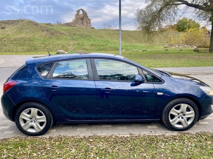 Zils Opel Astra 2011 Rēzekne, ar dzinēja tilpumu 1.70 L un nobraukumu 0 tūkst. km par 3850 €, foto 6 vietnē AUTOMOTO.COM.LV