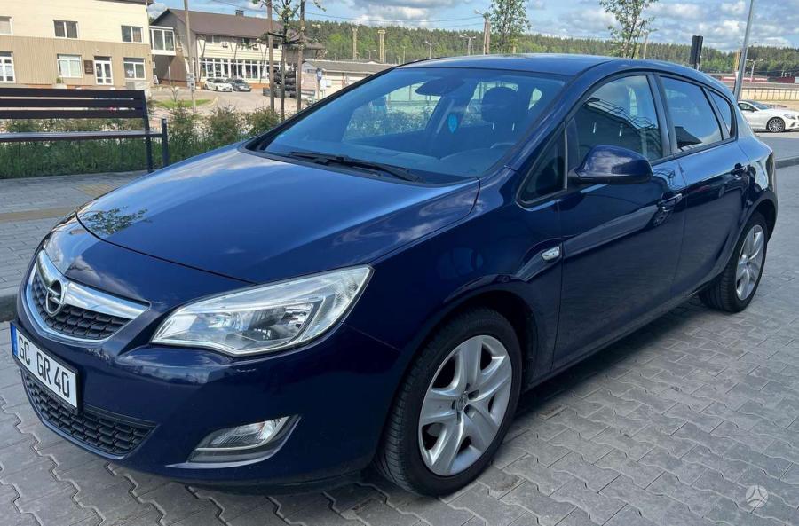 Zils Opel Astra 2011 Viļņa, ar dzinēja tilpumu 1.40 L un nobraukumu 237 tūkst. km par 3800 €, foto 1 vietnē AUTOMOTO.COM.LV