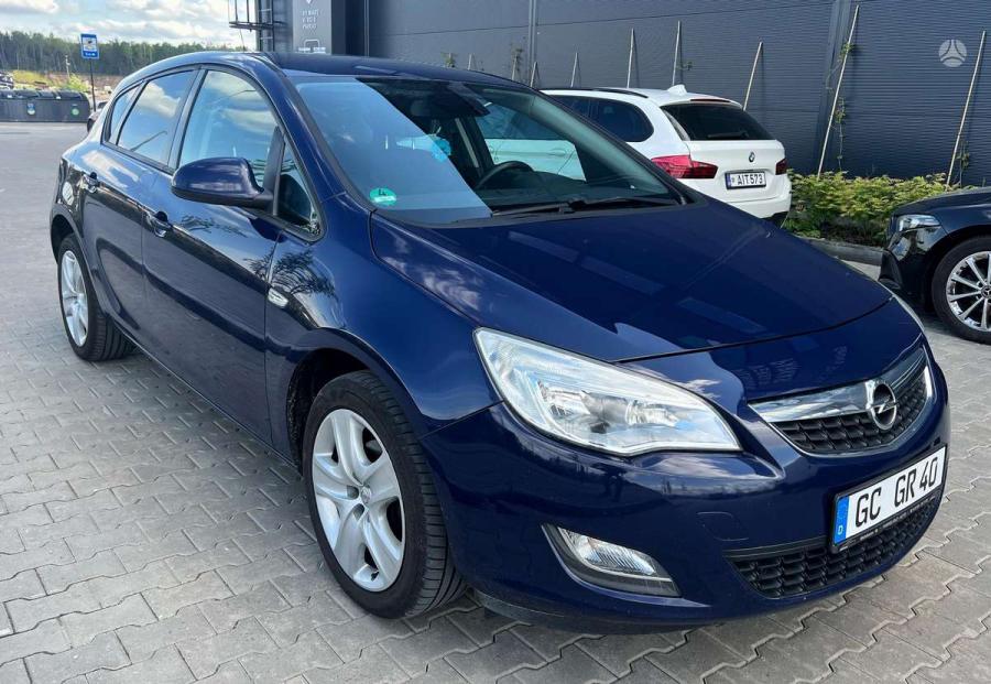 Zils Opel Astra 2011 Viļņa, ar dzinēja tilpumu 1.40 L un nobraukumu 237 tūkst. km par 3800 €, foto 3 vietnē AUTOMOTO.COM.LV