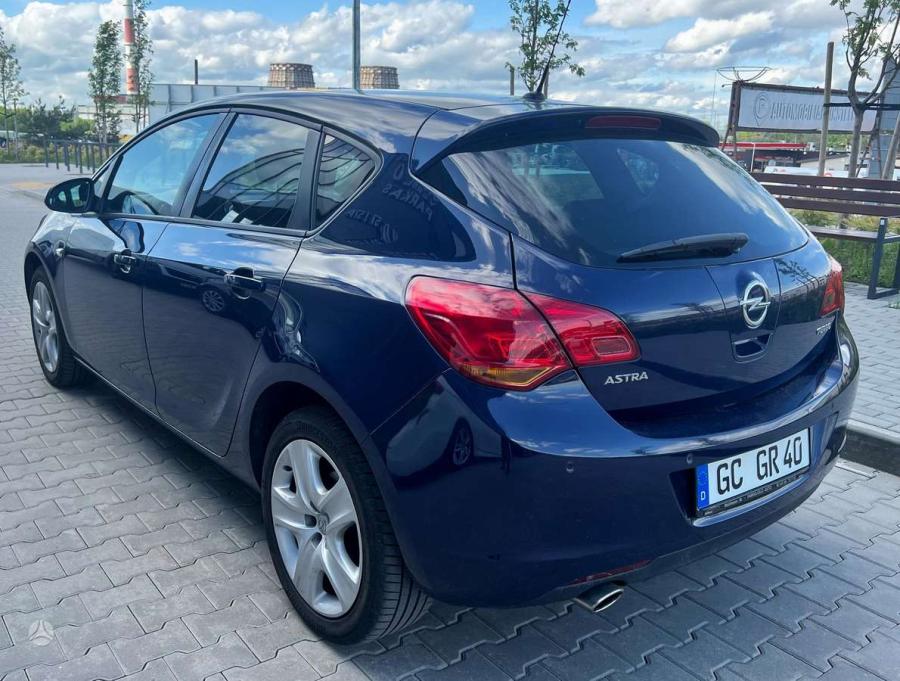 Zils Opel Astra 2011 Viļņa, ar dzinēja tilpumu 1.40 L un nobraukumu 237 tūkst. km par 3800 €, foto 5 vietnē AUTOMOTO.COM.LV