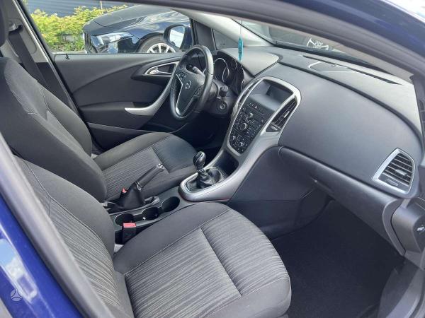 Blue Opel Astra 2011 in Vilnius, with an engine capacity of 1.40 L and mileage of 237 thousand km for 3800 €, photo 7 on AUTOMOTO.COM.LV