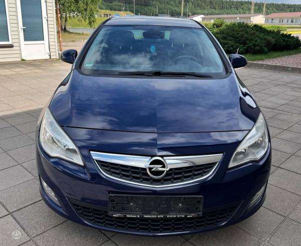 Blue Opel Astra 2011 in Vilnius, with an engine capacity of 1.40 L and mileage of 237 thousand km for 3450 €, photo 5 on AUTOMOTO.COM.LV