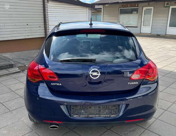Blue Opel Astra 2011 in Vilnius, with an engine capacity of 1.40 L and mileage of 237 thousand km for 3450 €, photo 6 on AUTOMOTO.COM.LV