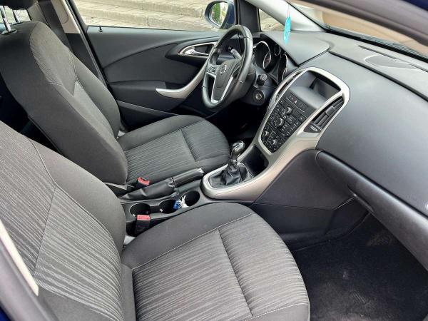 Blue Opel Astra 2011 in Vilnius, with an engine capacity of 1.40 L and mileage of 237 thousand km for 3450 €, photo 8 on AUTOMOTO.COM.LV