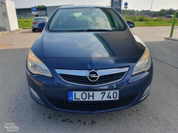 Blue Opel Astra 2011 in Kaunas, with an engine capacity of 1.30 L and mileage of 245 thousand km for 1850 €, photo 2 on AUTOMOTO.COM.LV