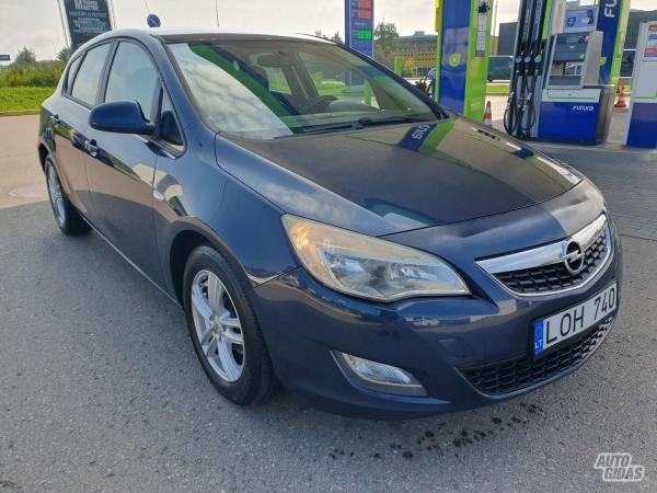 Blue Opel Astra 2011 in Kaunas, with an engine capacity of 1.30 L and mileage of 245 thousand km for 1850 €, photo 3 on AUTOMOTO.COM.LV
