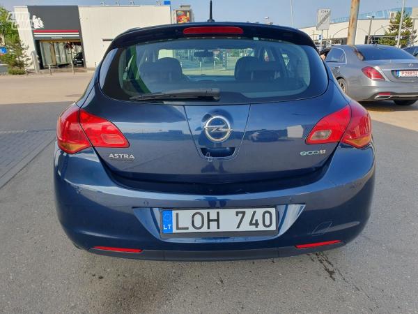 Blue Opel Astra 2011 in Kaunas, with an engine capacity of 1.30 L and mileage of 245 thousand km for 1850 €, photo 5 on AUTOMOTO.COM.LV