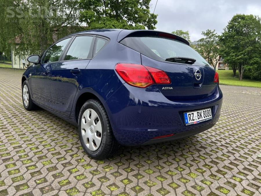 Zils Opel Astra 2011 Cēsis, ar dzinēja tilpumu 1.40 L un nobraukumu 223 tūkst. km par 3500 €, foto 6 vietnē AUTOMOTO.COM.LV