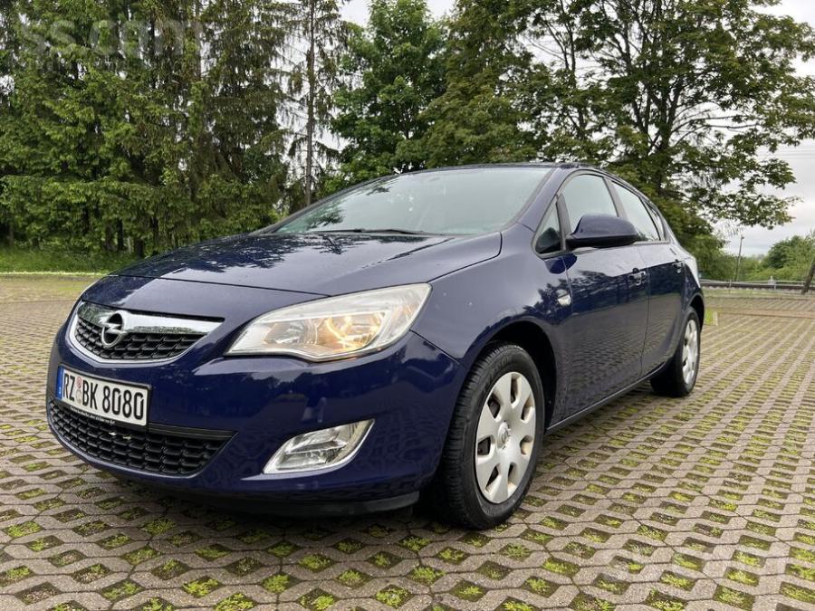 Zils Opel Astra 2011 Cēsis, ar dzinēja tilpumu 1.40 L un nobraukumu 223 tūkst. km par 3500 €, foto 8 vietnē AUTOMOTO.COM.LV