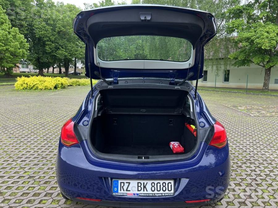 Zils Opel Astra 2011 Cēsis, ar dzinēja tilpumu 1.40 L un nobraukumu 223 tūkst. km par 3500 €, foto 10 vietnē AUTOMOTO.COM.LV