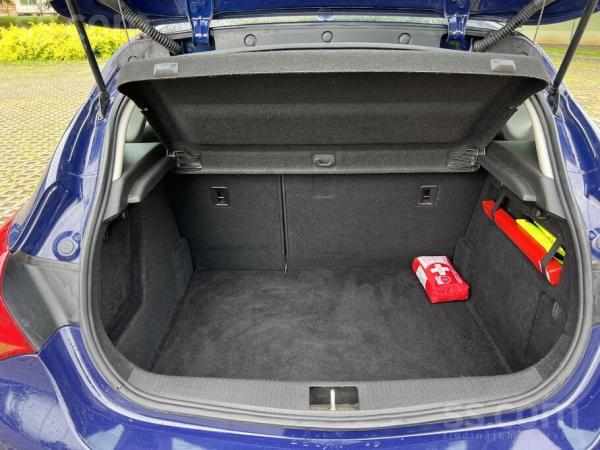 Blue Opel Astra 2011 in Cesis, with an engine capacity of 1.40 L and mileage of 223 thousand km for 3500 €, photo 10 on AUTOMOTO.COM.LV