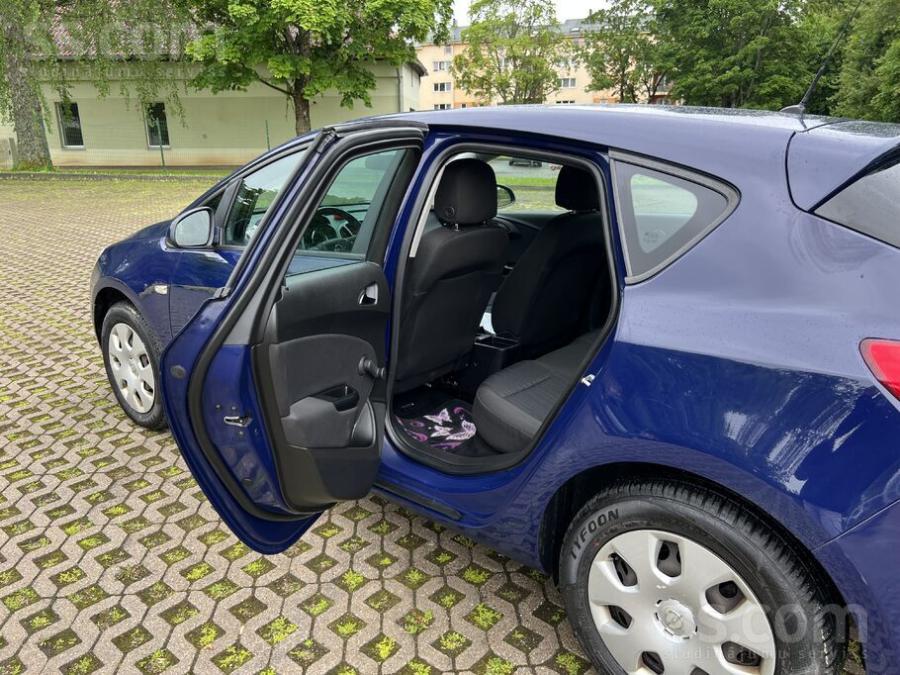 Zils Opel Astra 2011 Cēsis, ar dzinēja tilpumu 1.40 L un nobraukumu 223 tūkst. km par 3500 €, foto 12 vietnē AUTOMOTO.COM.LV