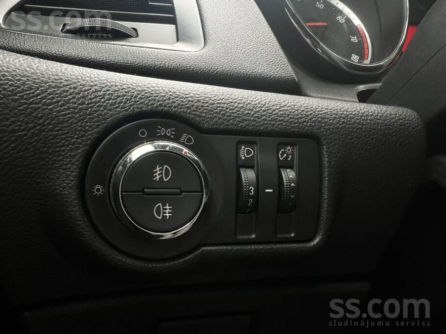Zils Opel Astra 2011 Cēsis, ar dzinēja tilpumu 1.40 L un nobraukumu 223 tūkst. km par 3500 €, foto 21 vietnē AUTOMOTO.COM.LV