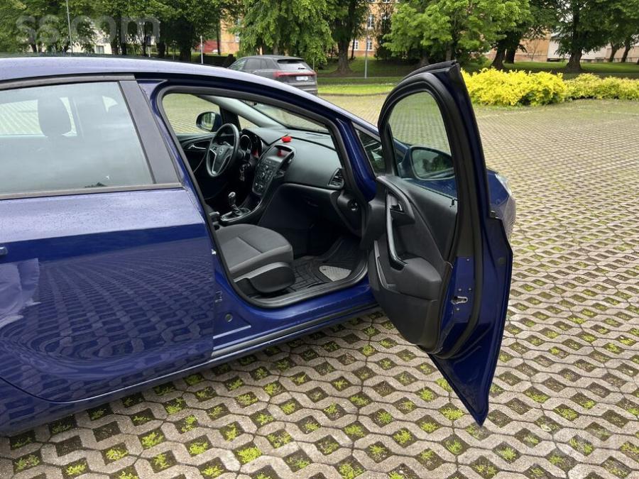 Zils Opel Astra 2011 Cēsis, ar dzinēja tilpumu 1.40 L un nobraukumu 223 tūkst. km par 3500 €, foto 26 vietnē AUTOMOTO.COM.LV
