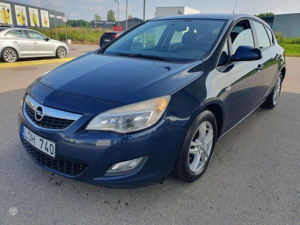 Blue Opel Astra 2011 in Kaunas, with an engine capacity of 1.30 L and mileage of 245 thousand km for 1850 €, photo 1 on AUTOMOTO.COM.LV