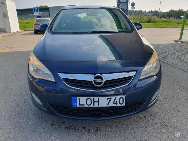 Blue Opel Astra 2011 in Kaunas, with an engine capacity of 1.30 L and mileage of 245 thousand km for 1850 €, photo 2 on AUTOMOTO.COM.LV