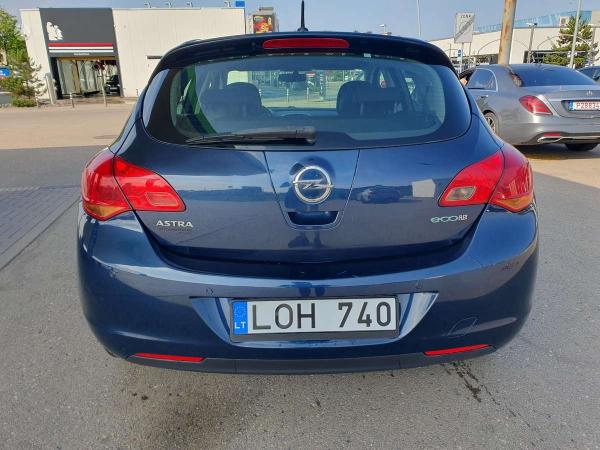 Blue Opel Astra 2011 in Kaunas, with an engine capacity of 1.30 L and mileage of 245 thousand km for 1850 €, photo 5 on AUTOMOTO.COM.LV