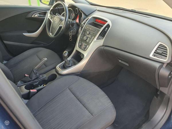 Blue Opel Astra 2011 in Kaunas, with an engine capacity of 1.30 L and mileage of 245 thousand km for 1850 €, photo 8 on AUTOMOTO.COM.LV