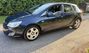 Blue Opel Astra 2011 in Vilkaviskis, with an engine capacity of 1.25 L and mileage of 220 thousand km for 3000 €, photo 5 on AUTOMOTO.COM.LV