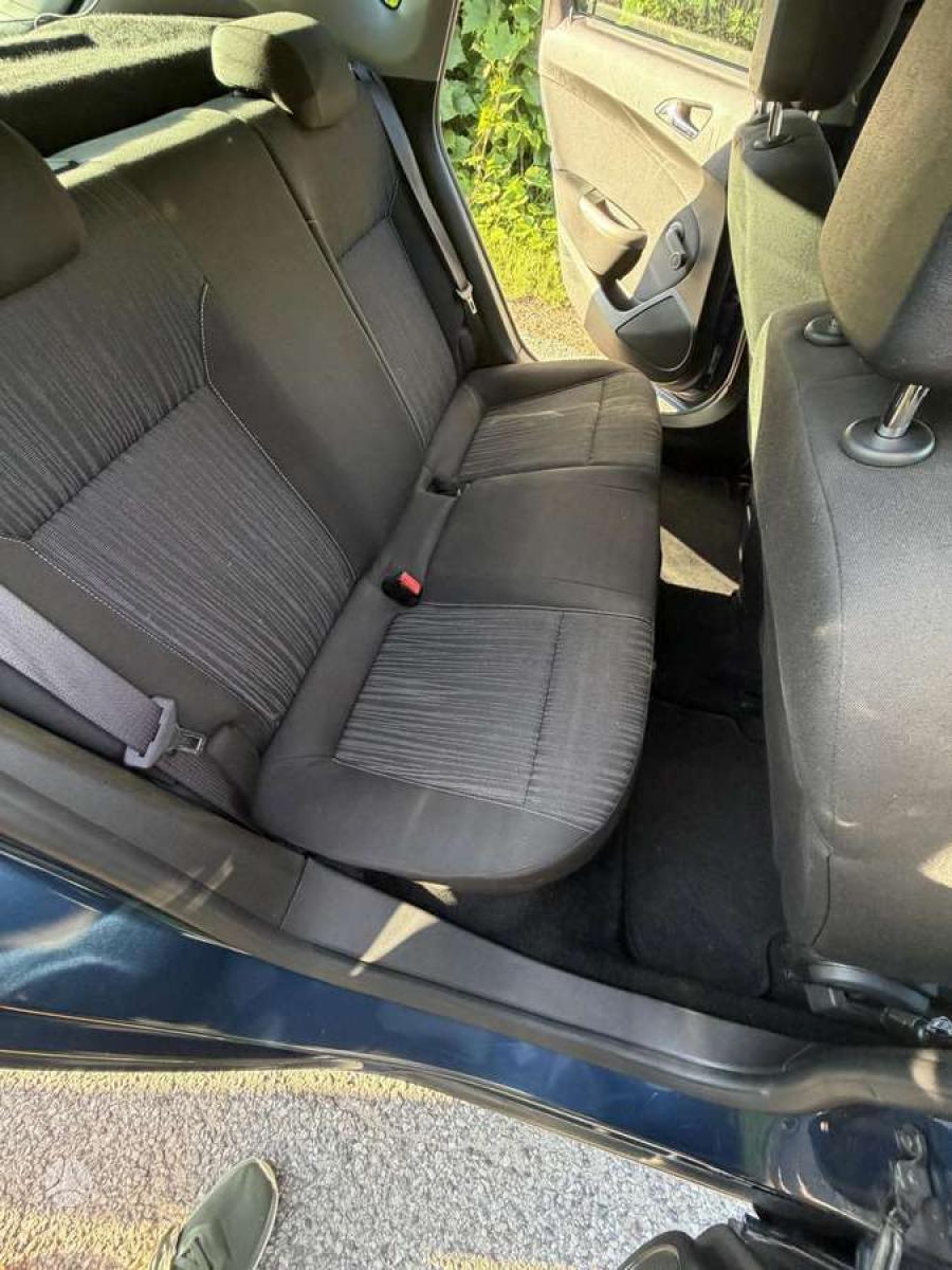 Blue Opel Astra 2011 in Vilkaviskis, with an engine capacity of 1.25 L and mileage of 220 thousand km for 3000 €, photo 19 on AUTOMOTO.COM.LV