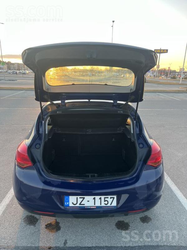 Zils Opel Astra 2011 Rīga, ar dzinēja tilpumu 1.70 L un nobraukumu 339 tūkst. km par 1500 €, foto 4 vietnē AUTOMOTO.COM.LV