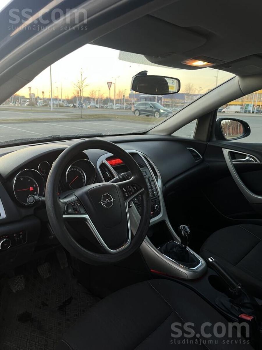 Zils Opel Astra 2011 Rīga, ar dzinēja tilpumu 1.70 L un nobraukumu 339 tūkst. km par 1500 €, foto 5 vietnē AUTOMOTO.COM.LV